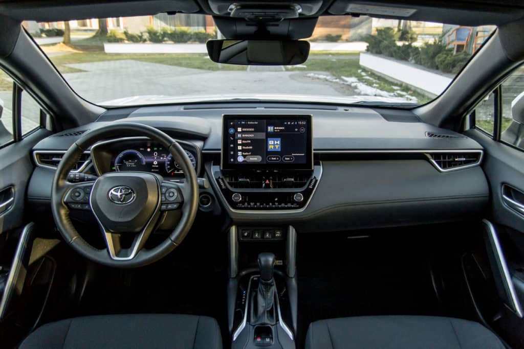 Test: Toyota Corolla Cross Style 2.0 Hybrid – Nenadmašiva u štednji ...
