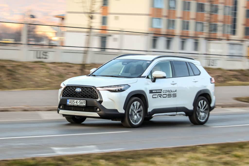 Test: Toyota Corolla Cross Style 2.0 Hybrid – Nenadmašiva u štednji ...